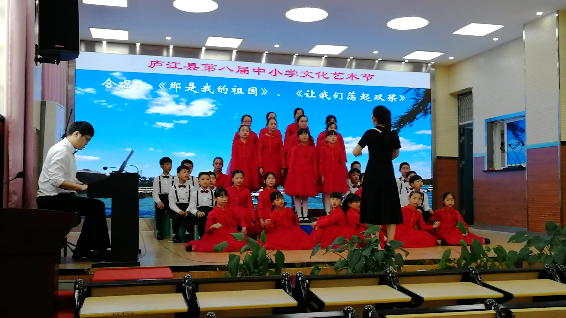 合唱《让我们荡起双桨》