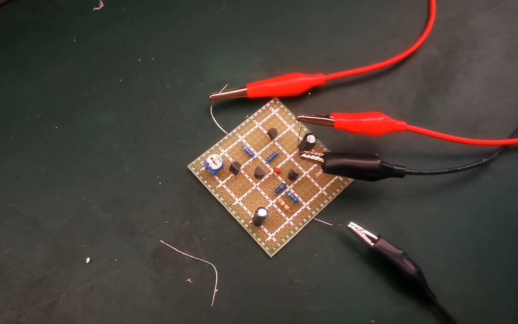 电子小制作机关枪发射模拟声音器,电子DIY,滑动变阻器是开关