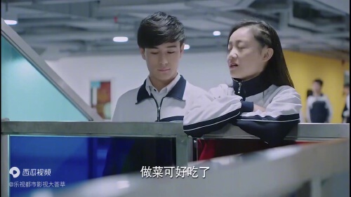 女儿成绩不好遭请家长,谁知小妈一来学校,全校师生都认识