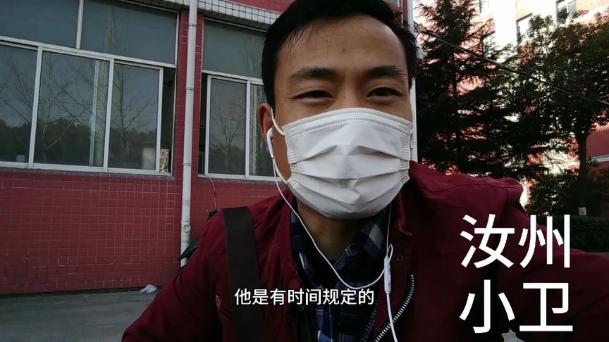 河南小卫进了世界五百强企业上班,宿舍区还是管理很严格的。