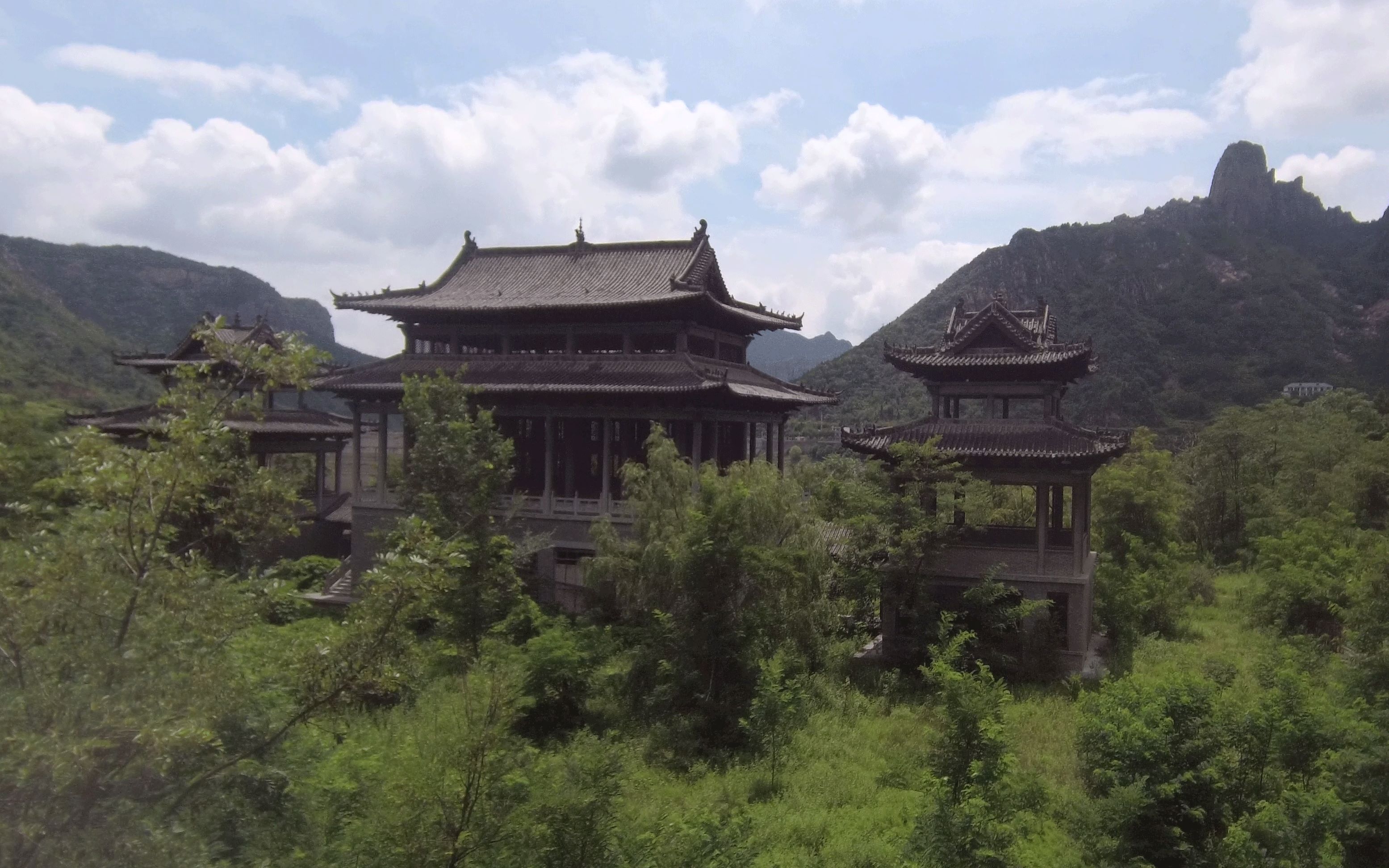 空无一人的深山古寺,竟是修行隐居圣地。