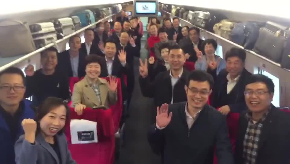 中国工会十七大陕西代表团来啦!预祝大会圆满成功!