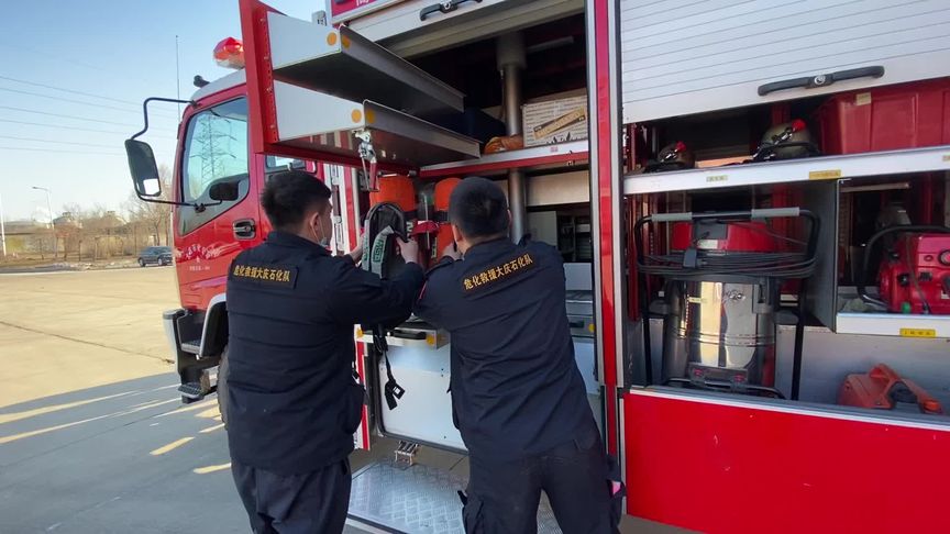 #蓝朋友 科普一下,正压式空气呼吸器里装的是空气,不是氧气。