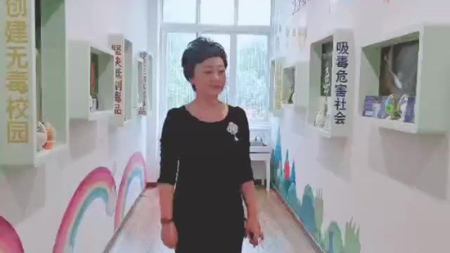贵阳市云岩区枫丹白露小学设立的禁毒教育平台非常值得推广借荐。