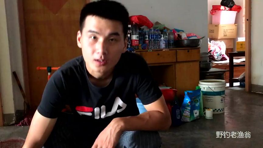 跟随小伙三年的雨伞坏了,看小伙如何放大招把它修好