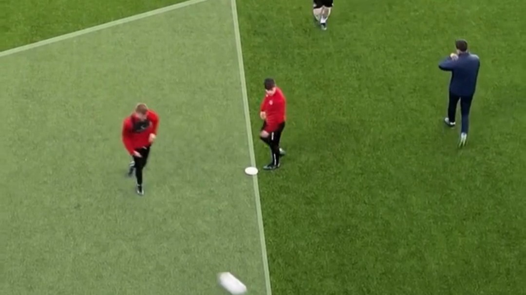 提升传球流畅度:魔术三角循环训练法