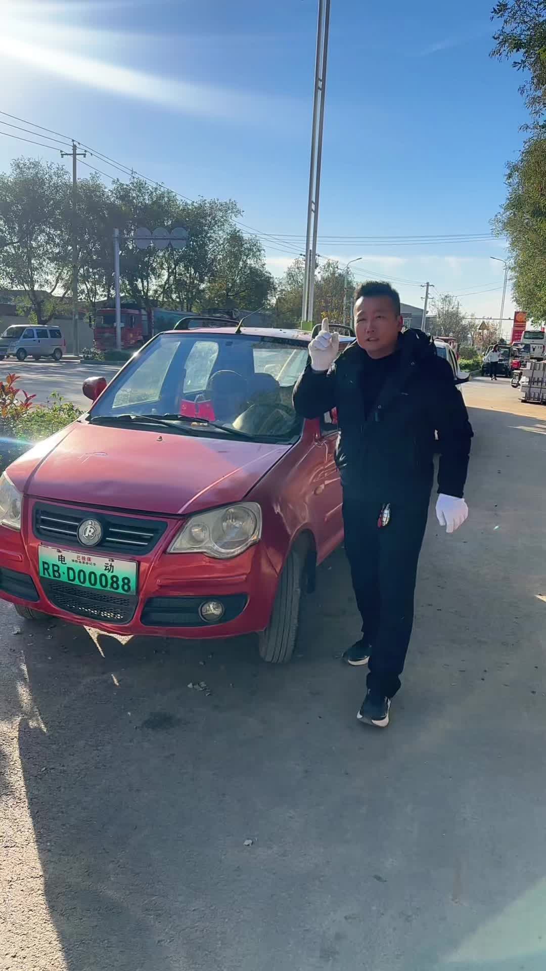 这里车多。#原创视频 #每天一辆代步车 #练手代步车 #油电两用代步...