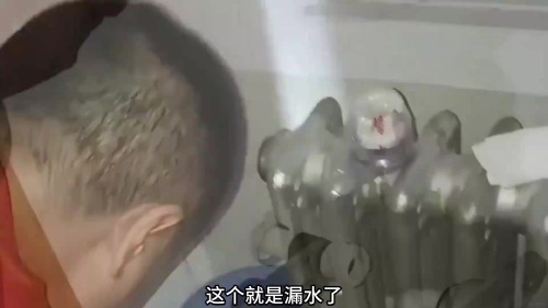 暖气管上千万不能安装这种阀门,遇到热水就报废了,多亏师傅提醒