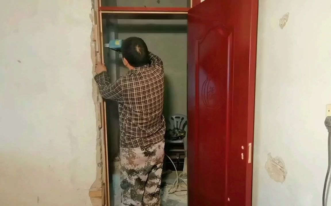 拆旧门换新门,砸坏的墙体怎样固定门套才牢固,这样施工也可以