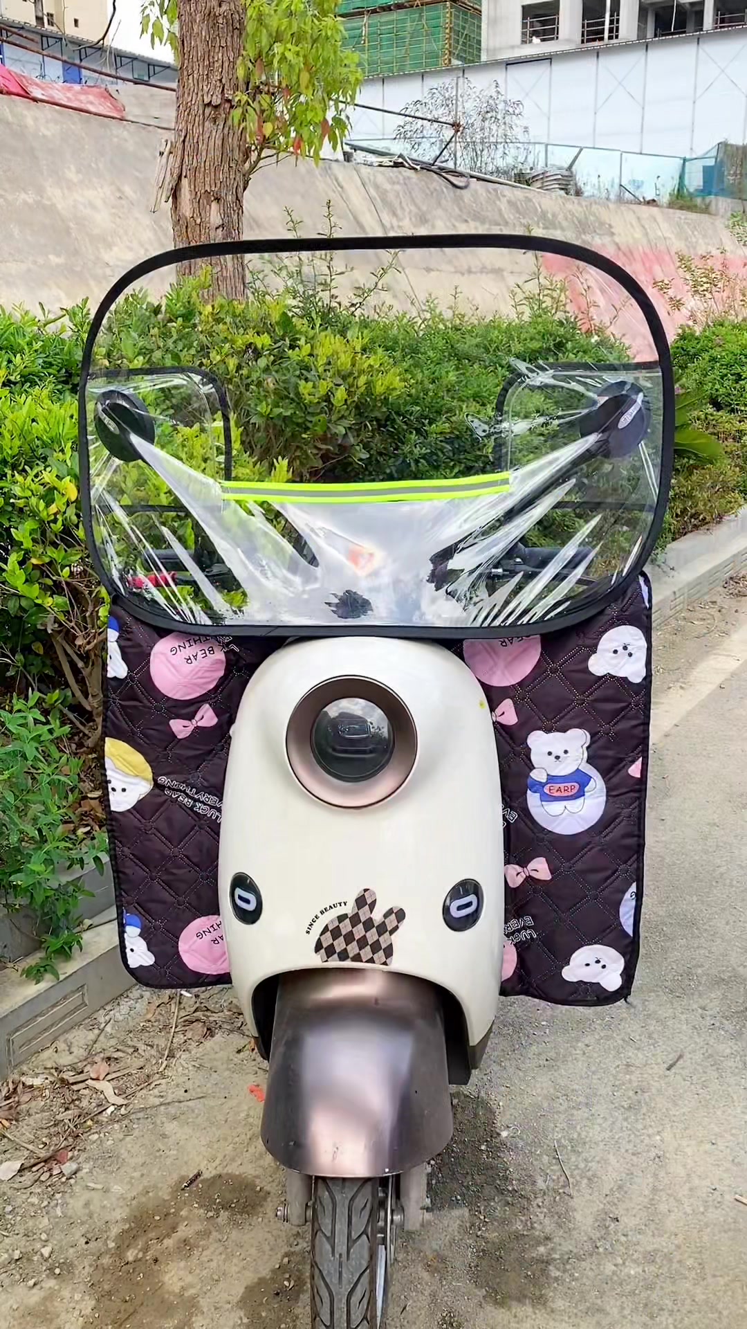 电动车挡风帘,不分车型通用款,有车的赶紧备上#电动车挡风罩#骑车必备