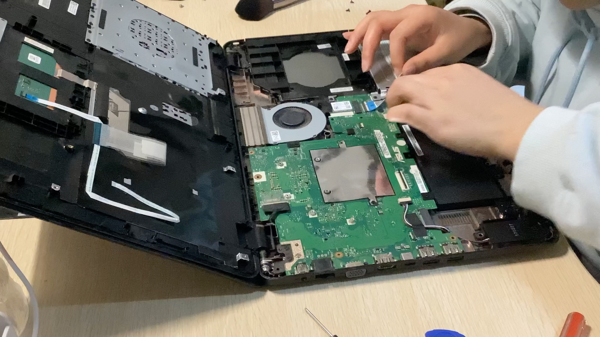 给我的破烂笔电上个小固态—华硕A580u~