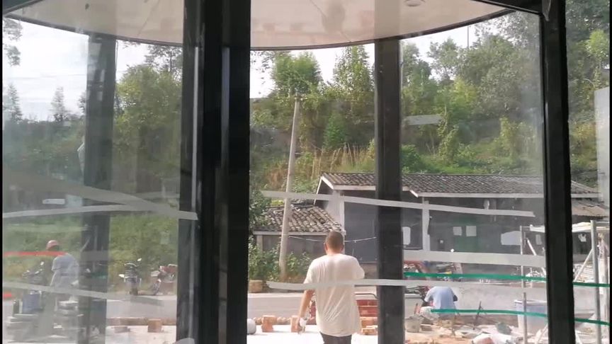 看这小伙帅不帅#旋转门 #门禁系统 #安装现场 #感应门 #玻璃门