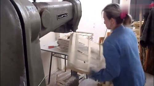 国外工厂实拍,带你看看车间女工是如何工作的