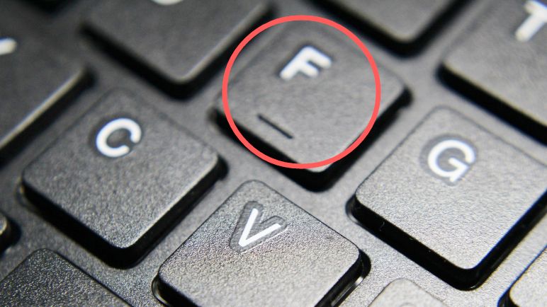 为什么电脑键盘上F和J上有横杠,而其他键没有?看完解开多年疑惑