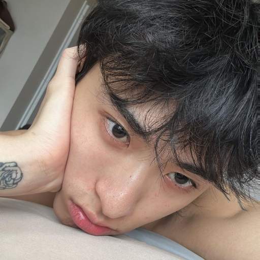 李弈乐 