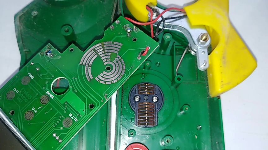 钳形万用表不开机,看看内部结构还修复了