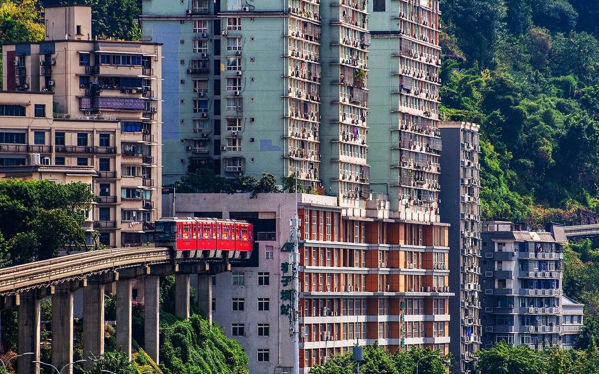 这是什么操作?这种列车从楼里穿过竟没有噪音,看完佩服中国技术