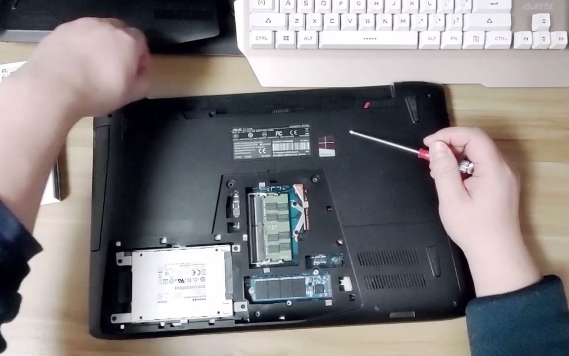 自己动手给笔记本升级WIFI6网卡,速度提升十倍,追平千兆有线网