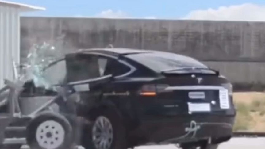 特斯拉汽车碰撞测试
