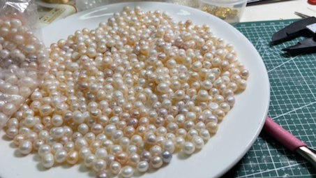199一斤7-8混色圆珠。淡水珍珠退坑出材料簪娘退坑。真的很值很值