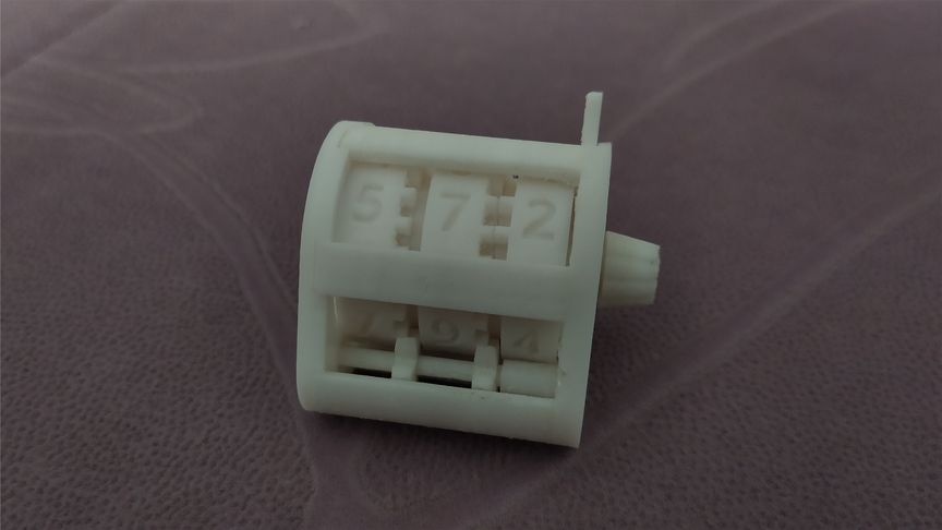 组装一个3D打印的机械计数器