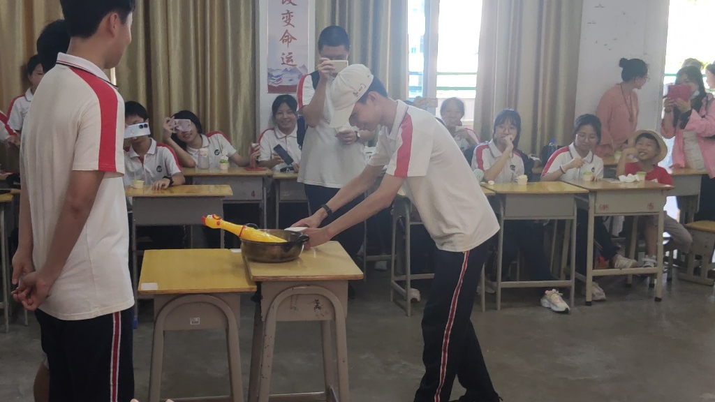 初中毕业啦,毕业小品《鸡汤来咯》