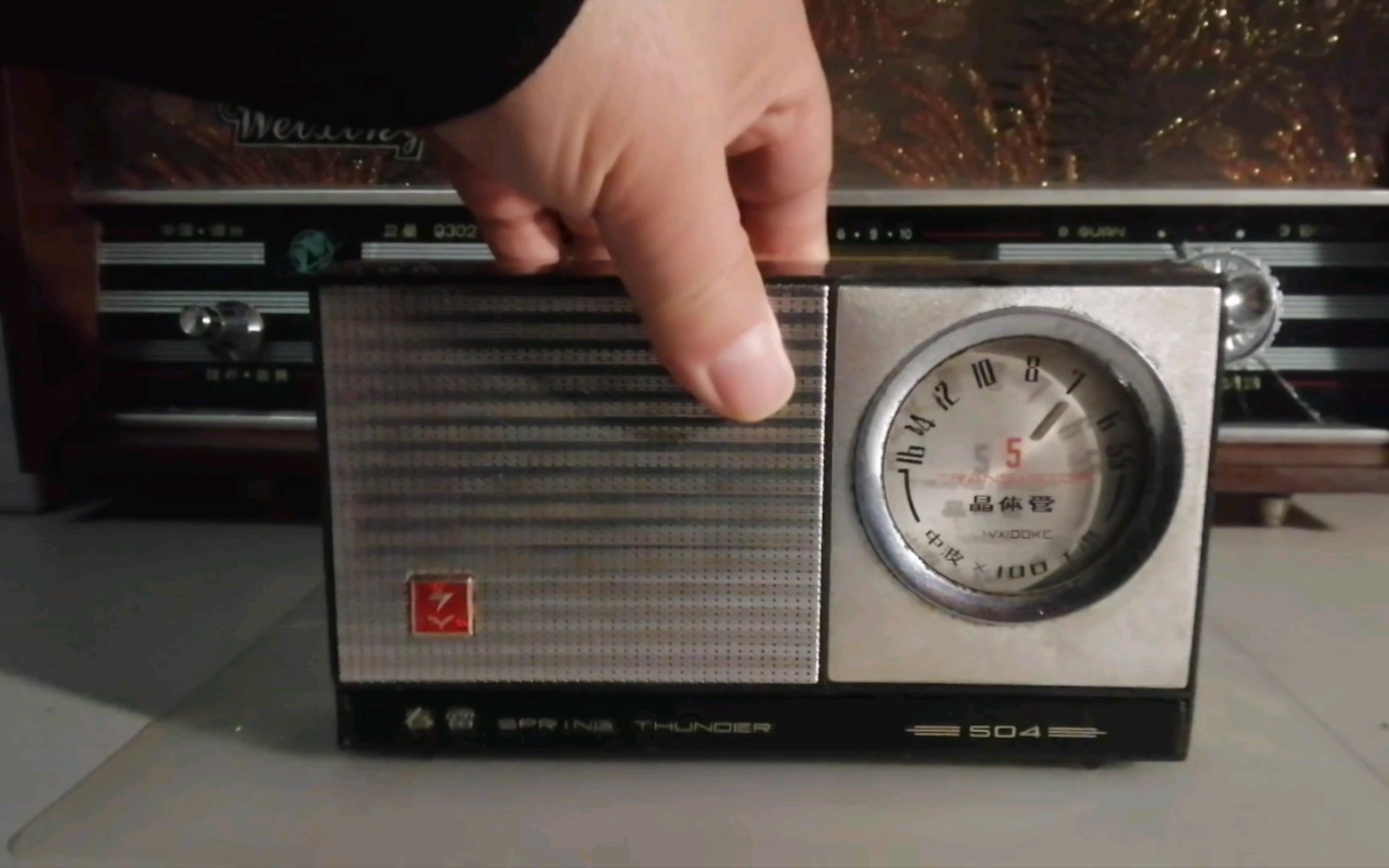 用五分钱的新硅管代换五元钱的老锗管,老收音机唱的更欢,我为实用...