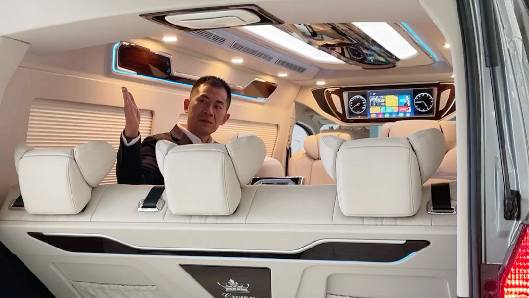 丰田海狮9座商务车