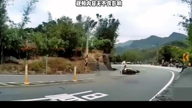 想要像风一样自由,头盔必不可少#头盔 #交通安全 #纪录片解说