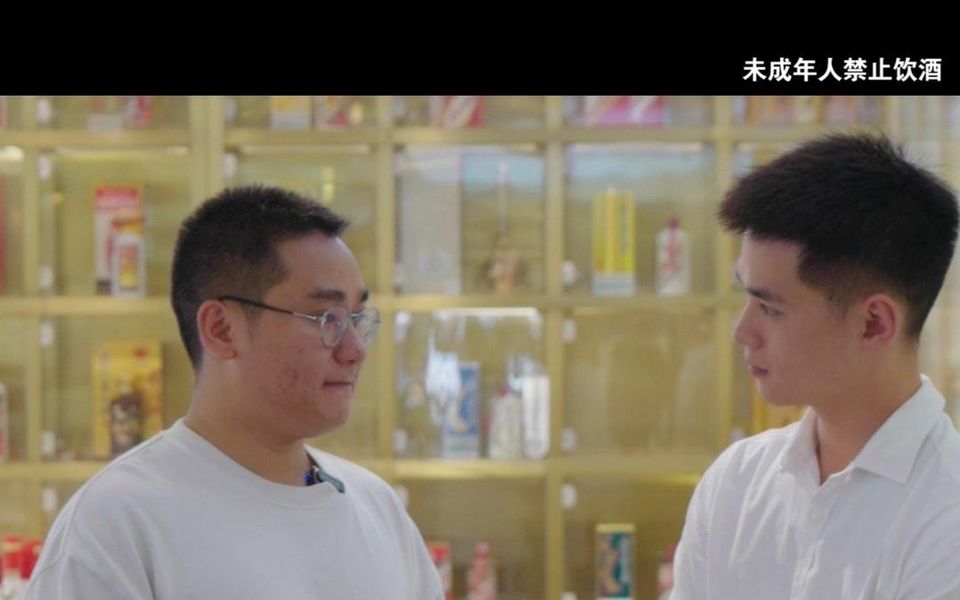 离开学校,出了社会没有人会惯着你,请珍惜在学校读书的机会。