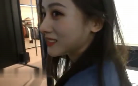 遇见顶级大学生混血美女路过,捕捉到的珍贵画面难以想象,你心动了吗