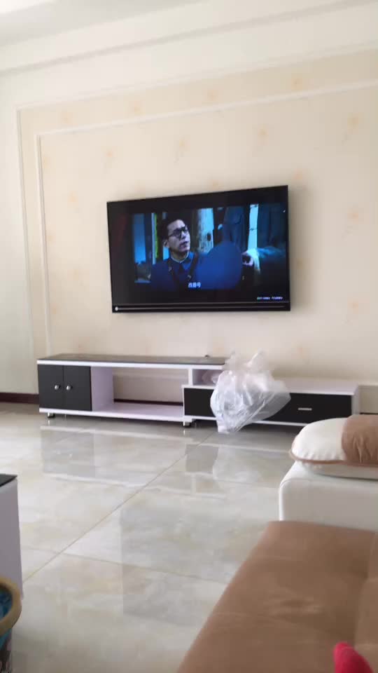 长虹智能电视机刚装好试看效果。