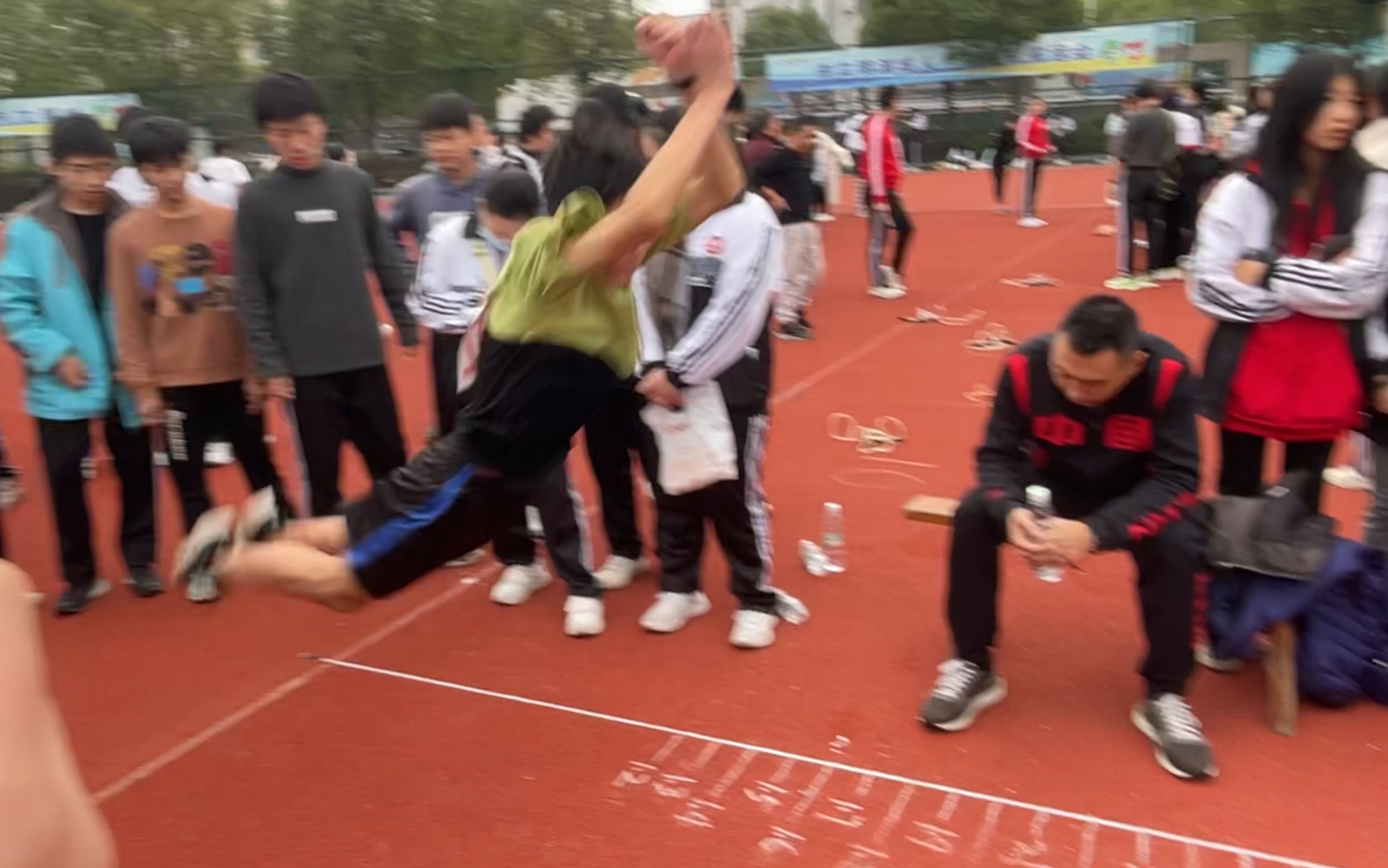 【校运会】立定跳远拉爆所有人! 4x100接力险些反超!