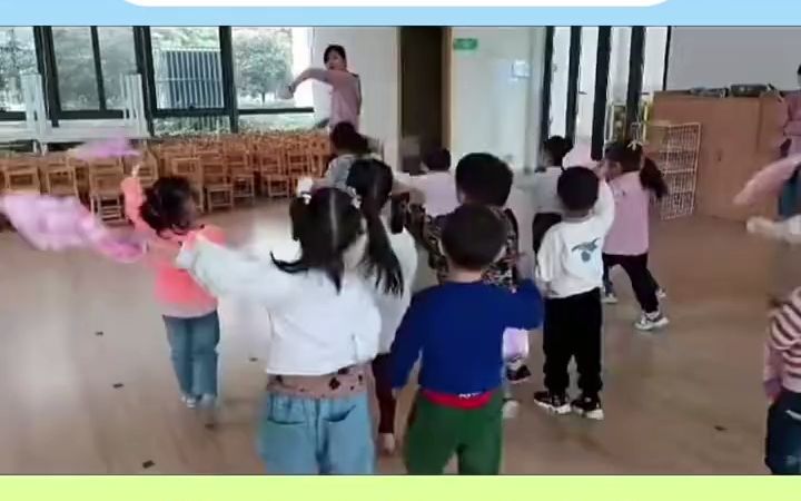 幼儿园公开课ߔ�小班体育课《好玩的毛巾》ߙ�ߏ�♂️生动有趣的...
