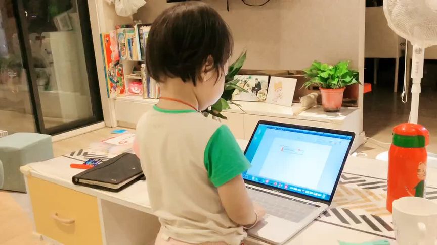 写文件,处理表格,搜索资料,听歌,切换自如