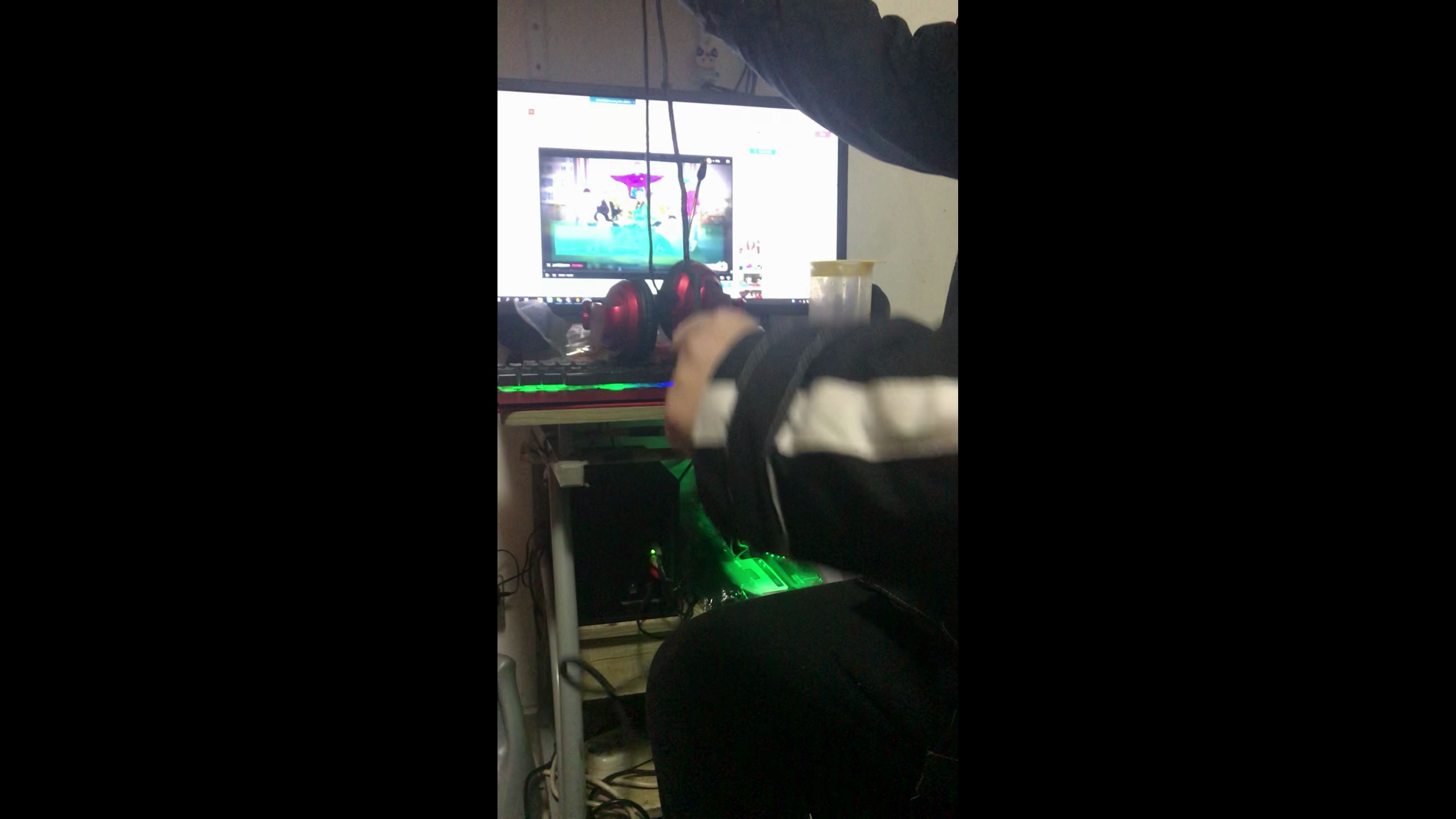 耳机线卷起来了拉不直怎么办