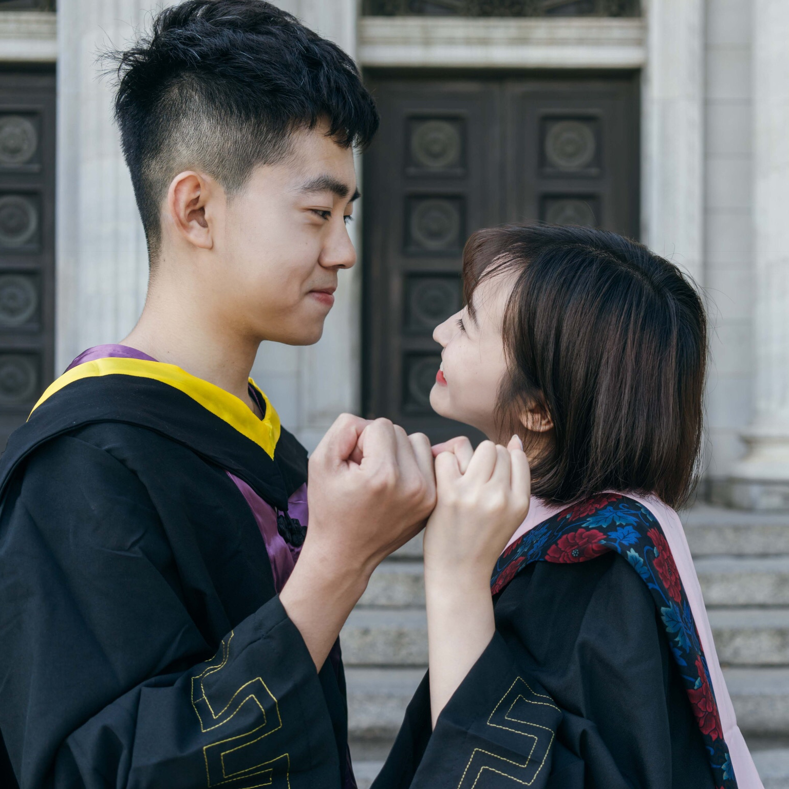 静爱是闹恨她姐 