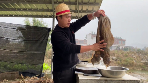 6斤的羊皮,今晚炒一锅羊皮喝两杯,真是又香又脆