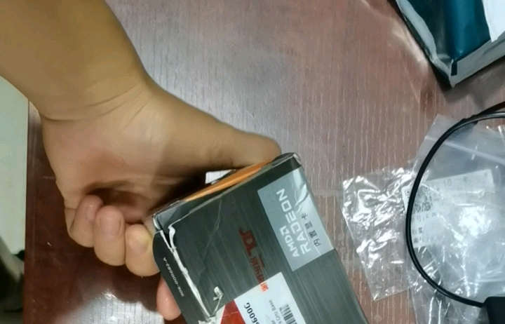 来自遂宁老铁寄过来的cpu5600g断针一根已修复好,趁老铁还在疑惑的...
