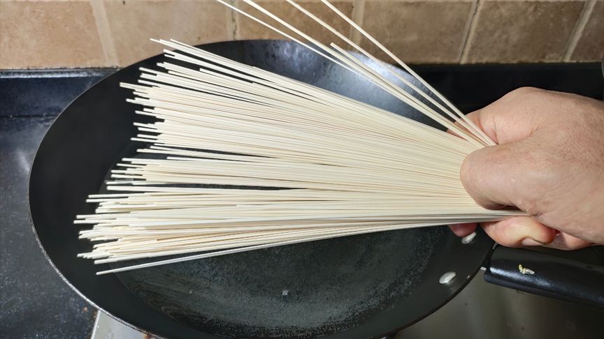 煮面条的绝招,4种调料做出比面馆好吃的味道