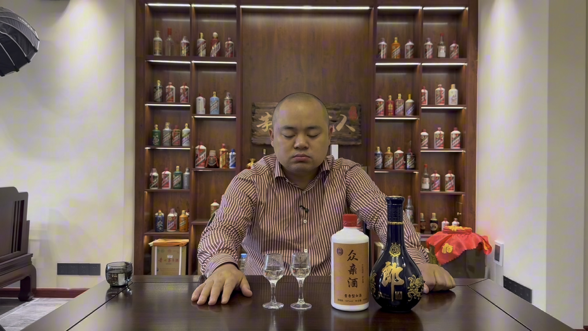 百元法拍酒大战千元青花郎,结论差强人意,更让茅酒守艺人沉思了