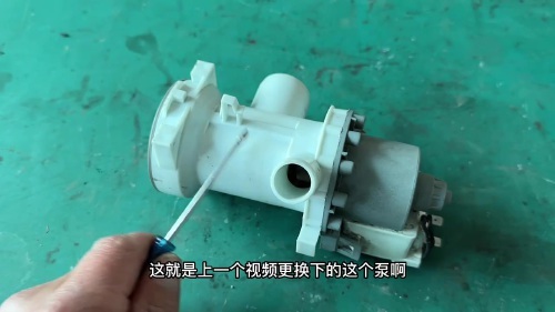 洗衣机不排水的问题终于找到了怪不得脱水后衣服还能撮出水来