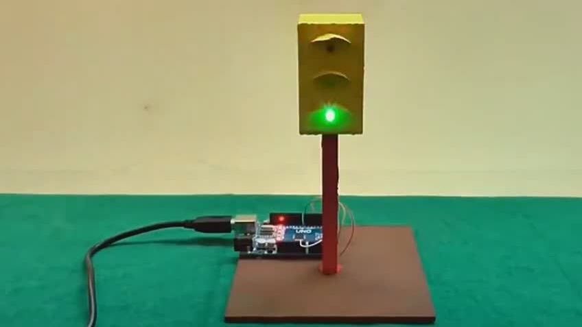 牛人在家自制红绿灯,让你快速理解红绿灯的原理