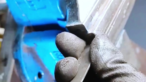 用两块铁片制作一个卡簧钳