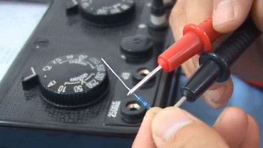 初级电工识别整流、基本放大电路中常用的电阻器、电容器、电感器