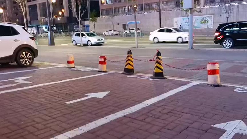 有多少这样的,无法统计,只能绕了一圈又一圈#停车位 #停车