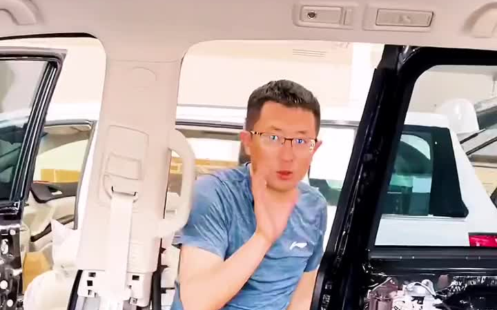 传祺M8低配原车手动中门,升级电动中门才香!传祺m8改装