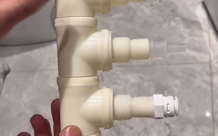 接上期说到,4个洗衣机1个扫地机器人如何接上下水,换了3次师傅都说接...