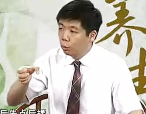 穴位按摩:足三里