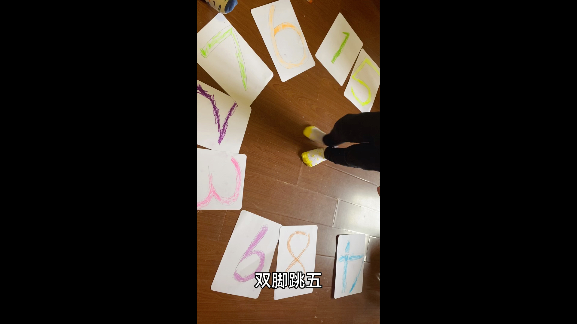 这个游戏简单易懂,既能巩固知识,又能挑战动作灵敏性。听指令做动作,...